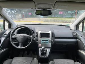 Pelēks Toyota Corolla Verso 2006 Tallina, ar dzinēja tilpumu 2.20 L un nobraukumu 288 tūkst. km par 1990 €, foto 25 vietnē AUTOMOTO.COM.LV
