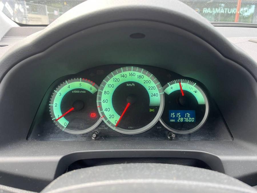 Pelēks Toyota Corolla Verso 2006 Tallina, ar dzinēja tilpumu 2.20 L un nobraukumu 288 tūkst. km par 1990 €, foto 27 vietnē AUTOMOTO.COM.LV