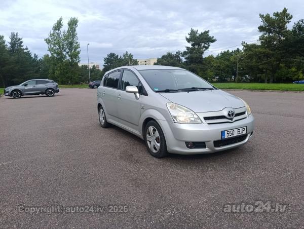 Pelēks Toyota Corolla Verso 2006 Tallina, ar dzinēja tilpumu 2.20 L un nobraukumu 287 tūkst. km par 1399 €, foto 3 vietnē AUTOMOTO.COM.LV