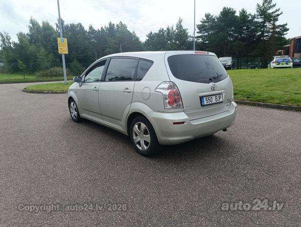 Pelēks Toyota Corolla Verso 2006 Tallina, ar dzinēja tilpumu 2.20 L un nobraukumu 287 tūkst. km par 1399 €, foto 4 vietnē AUTOMOTO.COM.LV