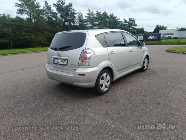 Pelēks Toyota Corolla Verso 2006 Tallina, ar dzinēja tilpumu 2.20 L un nobraukumu 287 tūkst. km par 1399 €, foto 5 vietnē AUTOMOTO.COM.LV