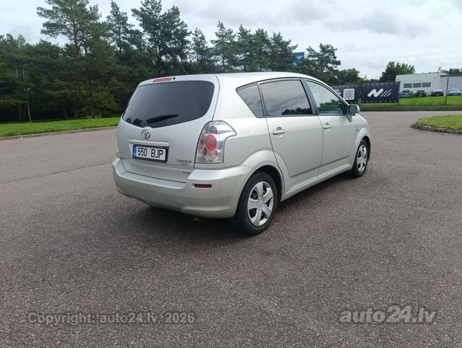 Pelēks Toyota Corolla Verso 2006 Tallina, ar dzinēja tilpumu 2.20 L un nobraukumu 287 tūkst. km par 1399 €, foto 5 vietnē AUTOMOTO.COM.LV