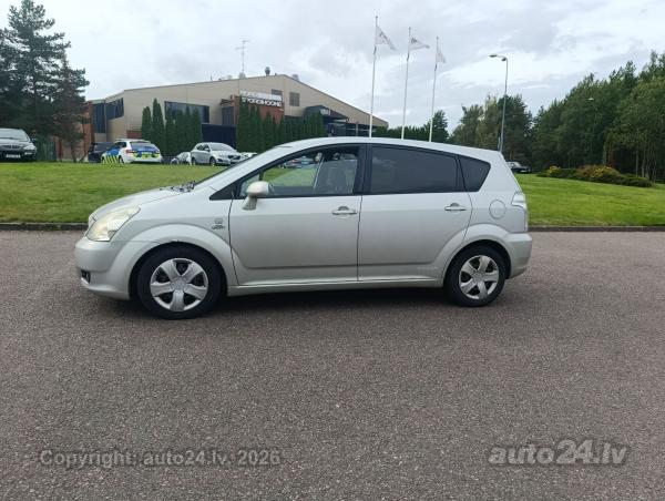 Pelēks Toyota Corolla Verso 2006 Tallina, ar dzinēja tilpumu 2.20 L un nobraukumu 287 tūkst. km par 1399 €, foto 6 vietnē AUTOMOTO.COM.LV