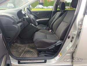 Pelēks Toyota Corolla Verso 2006 Tallina, ar dzinēja tilpumu 2.20 L un nobraukumu 287 tūkst. km par 1399 €, foto 11 vietnē AUTOMOTO.COM.LV