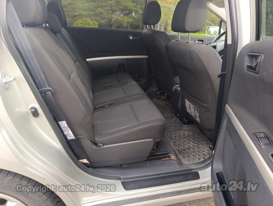 Pelēks Toyota Corolla Verso 2006 Tallina, ar dzinēja tilpumu 2.20 L un nobraukumu 287 tūkst. km par 1399 €, foto 13 vietnē AUTOMOTO.COM.LV