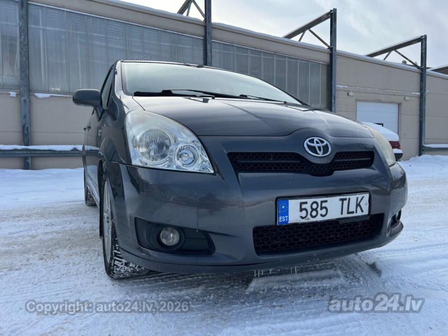 Pelēks Toyota Corolla Verso 2007 Narva, ar dzinēja tilpumu 2.20 L un nobraukumu 355 tūkst. km par 999 €, foto 1 vietnē AUTOMOTO.COM.LV