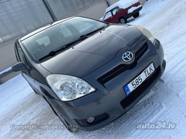 Pelēks Toyota Corolla Verso 2007 Narva, ar dzinēja tilpumu 2.20 L un nobraukumu 355 tūkst. km par 999 €, foto 2 vietnē AUTOMOTO.COM.LV