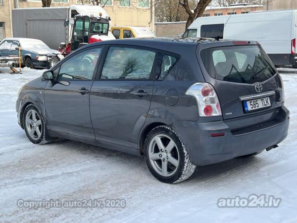 Pelēks Toyota Corolla Verso 2007 Narva, ar dzinēja tilpumu 2.20 L un nobraukumu 355 tūkst. km par 999 €, foto 3 vietnē AUTOMOTO.COM.LV