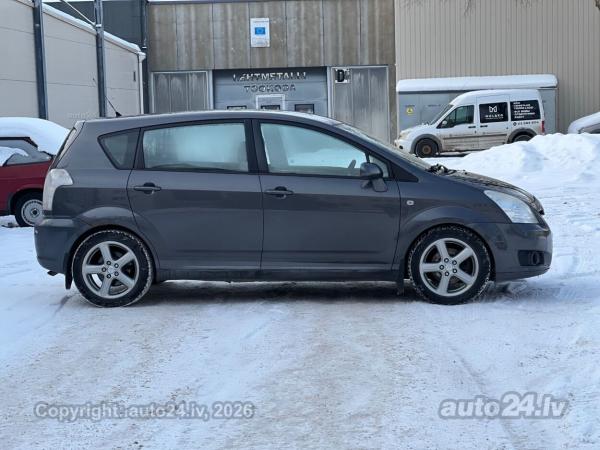 Pelēks Toyota Corolla Verso 2007 Narva, ar dzinēja tilpumu 2.20 L un nobraukumu 355 tūkst. km par 999 €, foto 10 vietnē AUTOMOTO.COM.LV