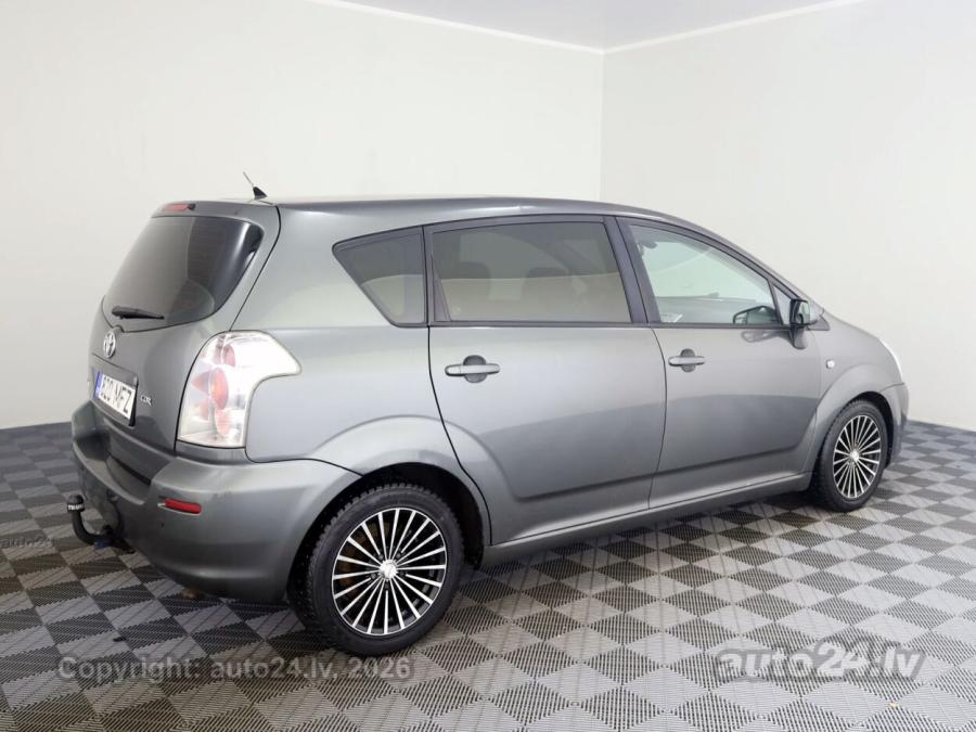 Grey Toyota Corolla Verso 2007 in Tallinn, with an engine capacity of 2.20 L and mileage of 405 thousand km for 1399 €, photo 3 on AUTOMOTO.COM.LV