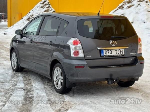 Grey Toyota Corolla Verso 2007 in Tallinn, with an engine capacity of 2.20 L and mileage of 399 thousand km for 2950 €, photo 4 on AUTOMOTO.COM.LV