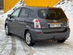Pelēks Toyota Corolla Verso 2007 Tallina, ar dzinēja tilpumu 2.20 L un nobraukumu 399 tūkst. km par 2950 €, foto 4 vietnē AUTOMOTO.COM.LV