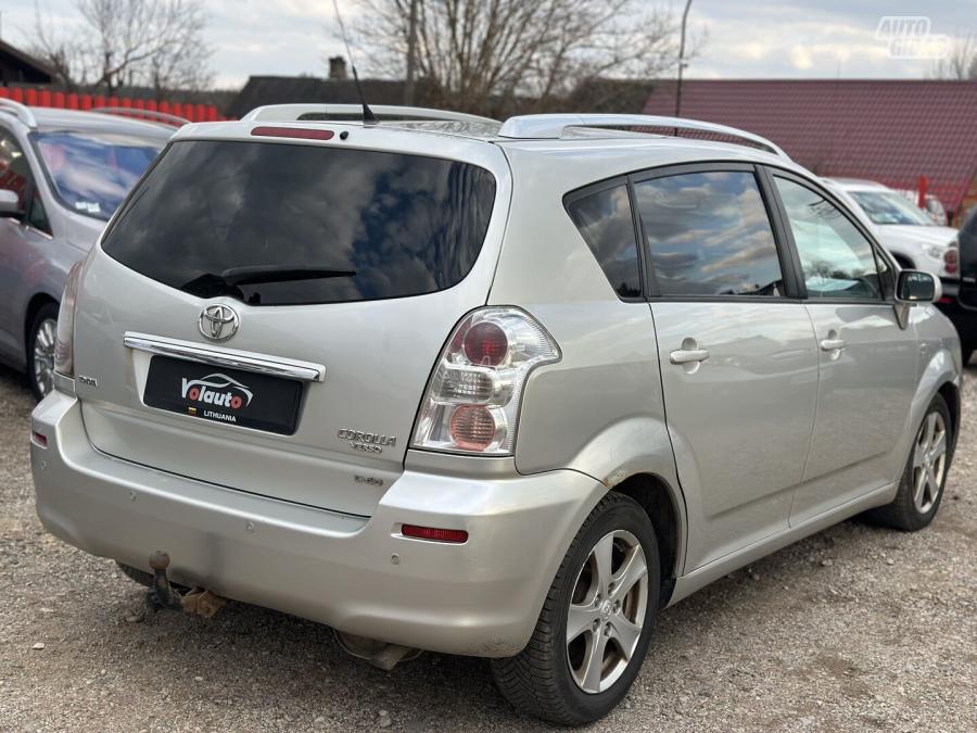 Grey Toyota Corolla Verso 2007 in Pabrade, with an engine capacity of 2.20 L and mileage of 250 thousand km for 1490 €, photo 3 on AUTOMOTO.COM.LV