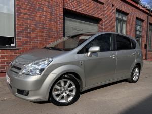 Grey Toyota Corolla Verso 2007 in Alytus, with an engine capacity of 2.20 L and mileage of 276 thousand km for 2450 €, photo  on AUTOMOTO.COM.LV