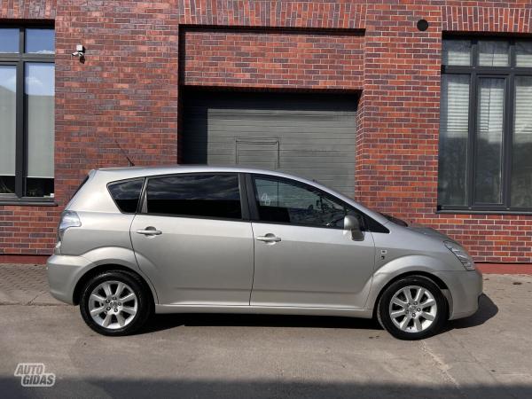 Grey Toyota Corolla Verso 2007 in Alytus, with an engine capacity of 2.20 L and mileage of 276 thousand km for 2450 €, photo 6 on AUTOMOTO.COM.LV