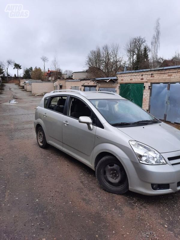 Grey Toyota Corolla Verso 2007 in Anyksciai, with an engine capacity of 2.20 L and mileage of 123 thousand km for 1999 €, photo 1 on AUTOMOTO.COM.LV