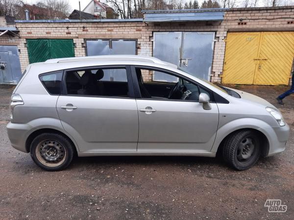 Grey Toyota Corolla Verso 2007 in Anyksciai, with an engine capacity of 2.20 L and mileage of 123 thousand km for 1999 €, photo 3 on AUTOMOTO.COM.LV