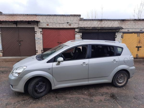 Grey Toyota Corolla Verso 2007 in Anyksciai, with an engine capacity of 2.20 L and mileage of 123 thousand km for 1999 €, photo 4 on AUTOMOTO.COM.LV