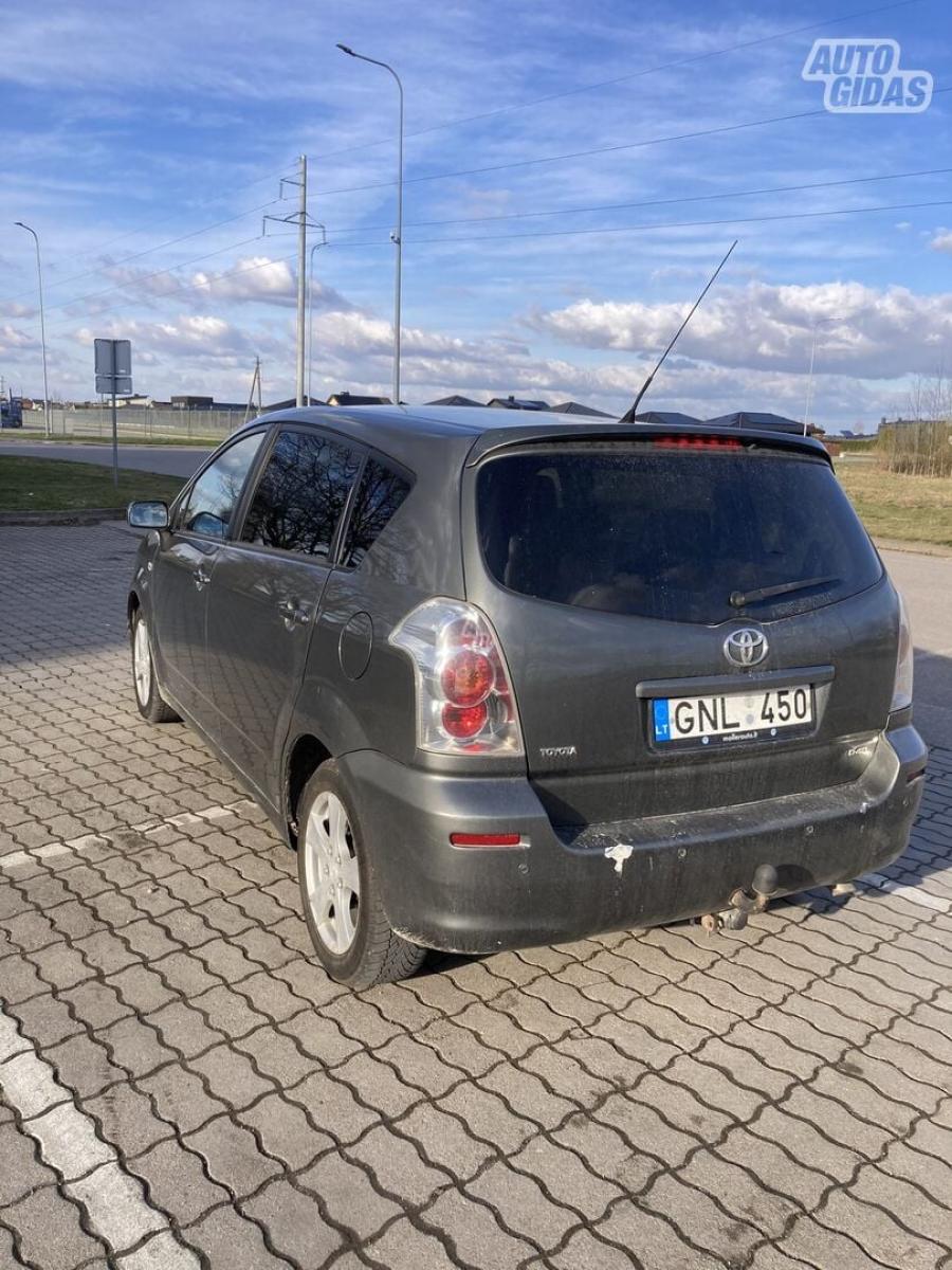 Pelēks Toyota Corolla Verso 2007 Kauņa, ar dzinēja tilpumu 2.20 L un nobraukumu 296 tūkst. km par 1850 €, foto 3 vietnē AUTOMOTO.COM.LV