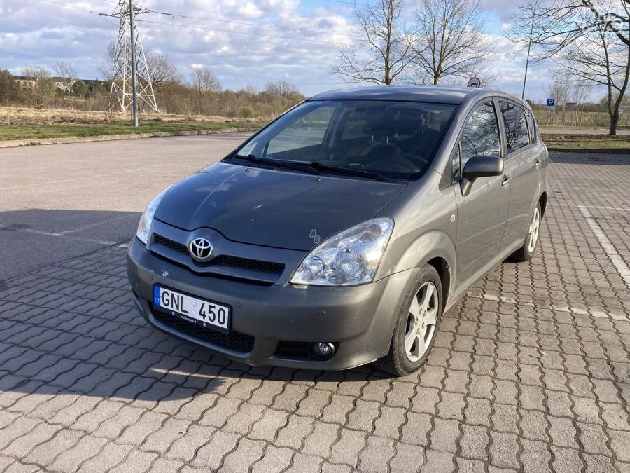 Pelēks Toyota Corolla Verso 2007 Kauņa, ar dzinēja tilpumu 2.20 L un nobraukumu 296 tūkst. km par 1850 €, foto 4 vietnē AUTOMOTO.COM.LV
