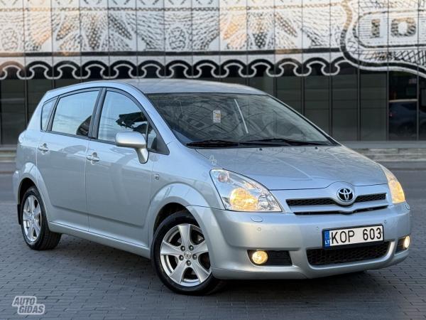 Grey Toyota Corolla Verso 2007 in Kaunas, with an engine capacity of 2.20 L and mileage of 304 thousand km for 3500 €, photo 1 on AUTOMOTO.COM.LV