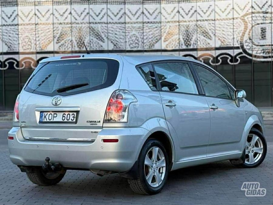 Grey Toyota Corolla Verso 2007 in Kaunas, with an engine capacity of 2.20 L and mileage of 304 thousand km for 3500 €, photo 6 on AUTOMOTO.COM.LV