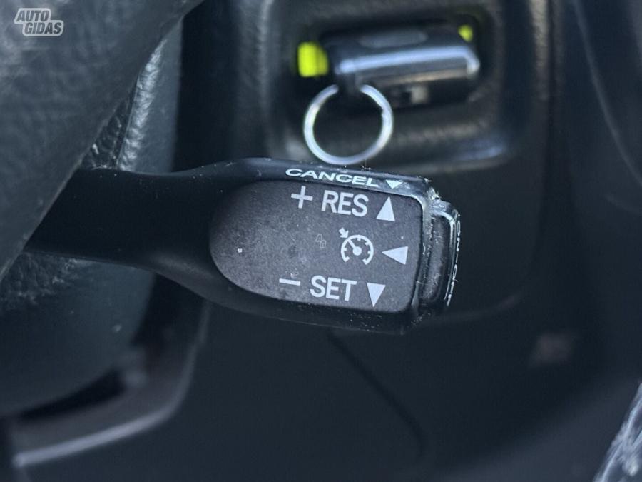 Grey Toyota Corolla Verso 2007 in Kaunas, with an engine capacity of 2.20 L and mileage of 304 thousand km for 3500 €, photo 16 on AUTOMOTO.COM.LV