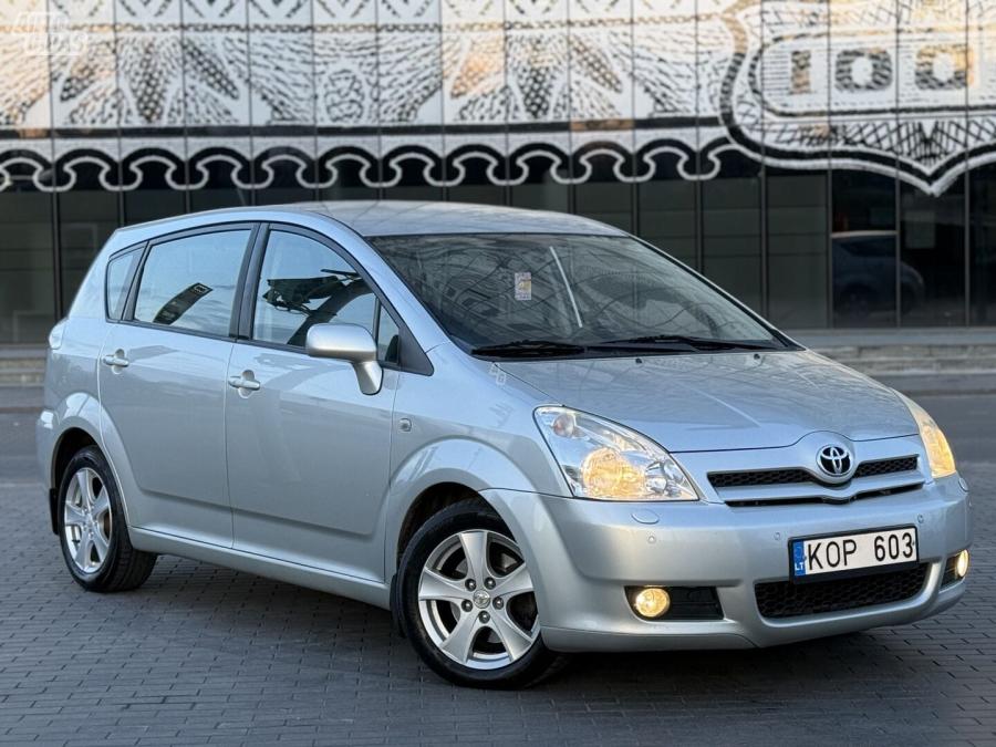 Grey Toyota Corolla Verso 2007 in Kaunas, with an engine capacity of 2.20 L and mileage of 304 thousand km for 3000 €, photo 3 on AUTOMOTO.COM.LV