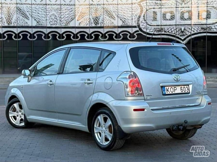 Grey Toyota Corolla Verso 2007 in Kaunas, with an engine capacity of 2.20 L and mileage of 304 thousand km for 3000 €, photo 6 on AUTOMOTO.COM.LV
