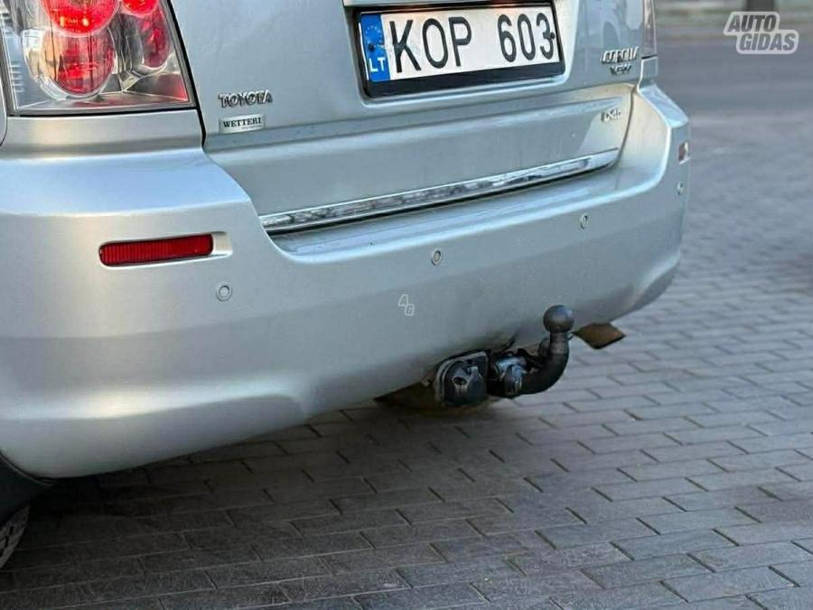 Grey Toyota Corolla Verso 2007 in Kaunas, with an engine capacity of 2.20 L and mileage of 304 thousand km for 3000 €, photo 8 on AUTOMOTO.COM.LV