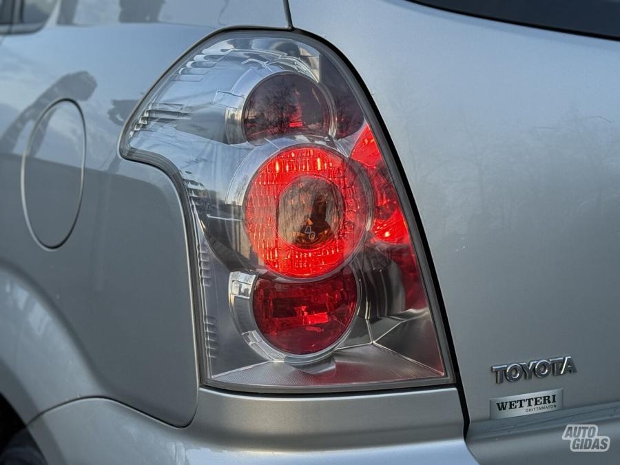 Grey Toyota Corolla Verso 2007 in Kaunas, with an engine capacity of 2.20 L and mileage of 304 thousand km for 3000 €, photo 9 on AUTOMOTO.COM.LV