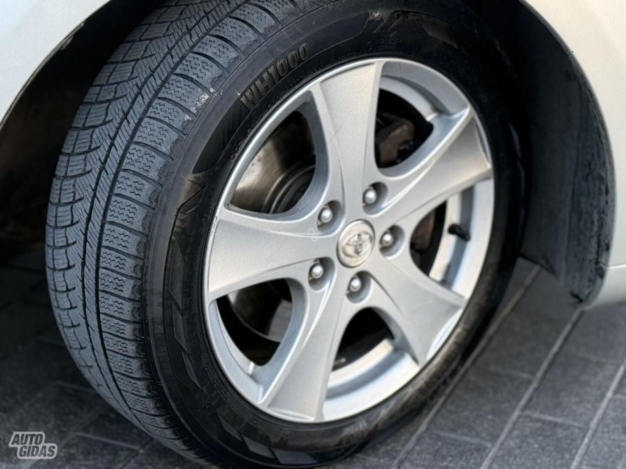 Grey Toyota Corolla Verso 2007 in Kaunas, with an engine capacity of 2.20 L and mileage of 304 thousand km for 3000 €, photo 12 on AUTOMOTO.COM.LV