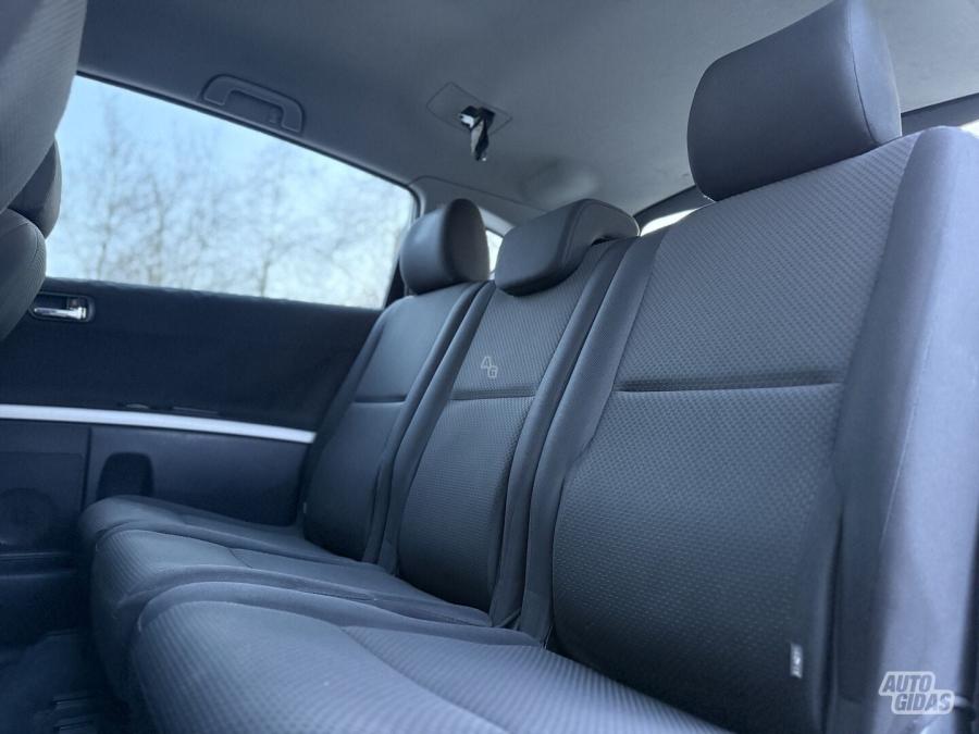 Grey Toyota Corolla Verso 2007 in Kaunas, with an engine capacity of 2.20 L and mileage of 304 thousand km for 3000 €, photo 22 on AUTOMOTO.COM.LV