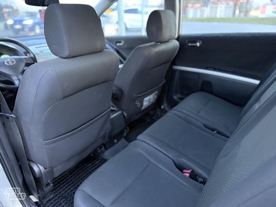 Grey Toyota Corolla Verso 2007 in Kaunas, with an engine capacity of 2.20 L and mileage of 304 thousand km for 3000 €, photo 23 on AUTOMOTO.COM.LV