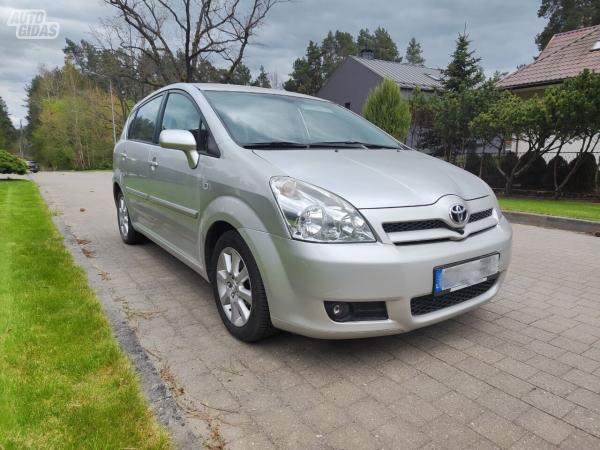 Pelēks Toyota Corolla Verso 2007 Viļņa, ar dzinēja tilpumu 2.20 L un nobraukumu 196 tūkst. km par 1400 €, foto 1 vietnē AUTOMOTO.COM.LV