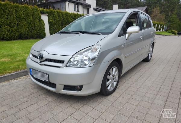 Pelēks Toyota Corolla Verso 2007 Viļņa, ar dzinēja tilpumu 2.20 L un nobraukumu 196 tūkst. km par 1400 €, foto 2 vietnē AUTOMOTO.COM.LV
