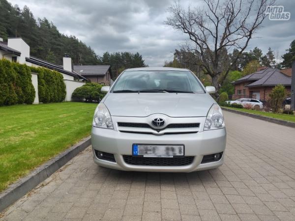 Pelēks Toyota Corolla Verso 2007 Viļņa, ar dzinēja tilpumu 2.20 L un nobraukumu 196 tūkst. km par 1400 €, foto 3 vietnē AUTOMOTO.COM.LV