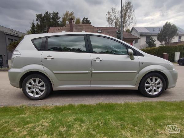 Pelēks Toyota Corolla Verso 2007 Viļņa, ar dzinēja tilpumu 2.20 L un nobraukumu 196 tūkst. km par 1400 €, foto 7 vietnē AUTOMOTO.COM.LV