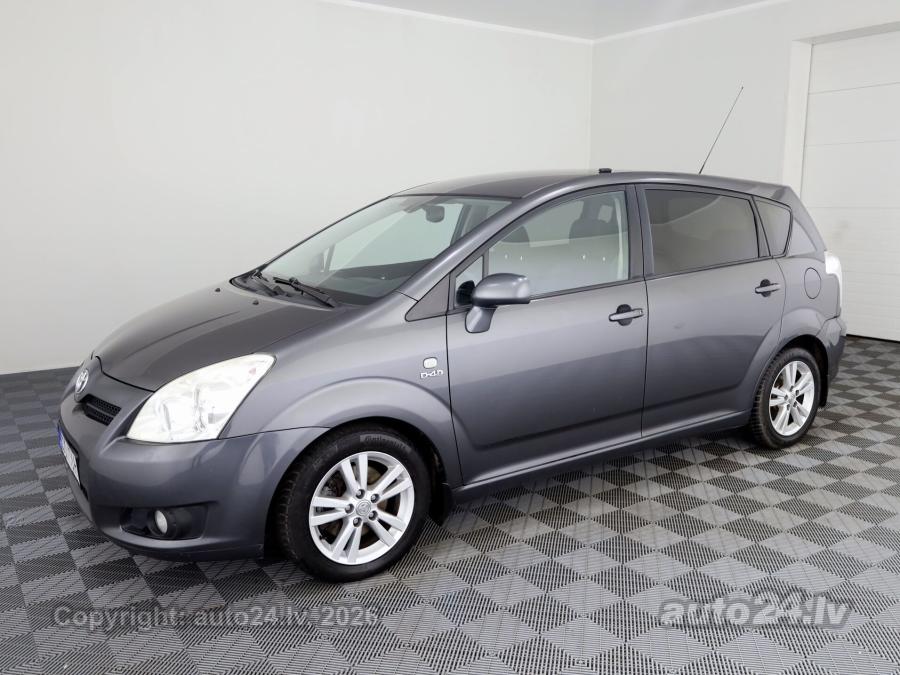 Grey Toyota Corolla Verso 2007 in Tallinn, with an engine capacity of 2.20 L and mileage of 288 thousand km for 1699 €, photo 3 on AUTOMOTO.COM.LV