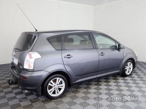 Grey Toyota Corolla Verso 2007 in Tallinn, with an engine capacity of 2.20 L and mileage of 288 thousand km for 1699 €, photo 4 on AUTOMOTO.COM.LV