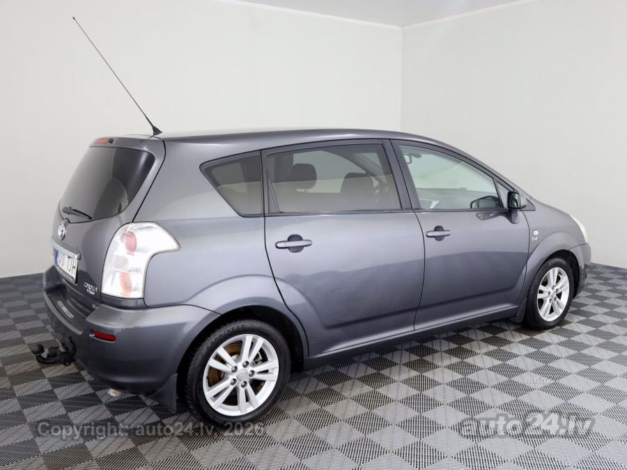 Grey Toyota Corolla Verso 2007 in Tallinn, with an engine capacity of 2.20 L and mileage of 288 thousand km for 1699 €, photo 4 on AUTOMOTO.COM.LV