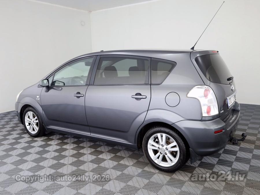 Grey Toyota Corolla Verso 2007 in Tallinn, with an engine capacity of 2.20 L and mileage of 288 thousand km for 1699 €, photo 5 on AUTOMOTO.COM.LV