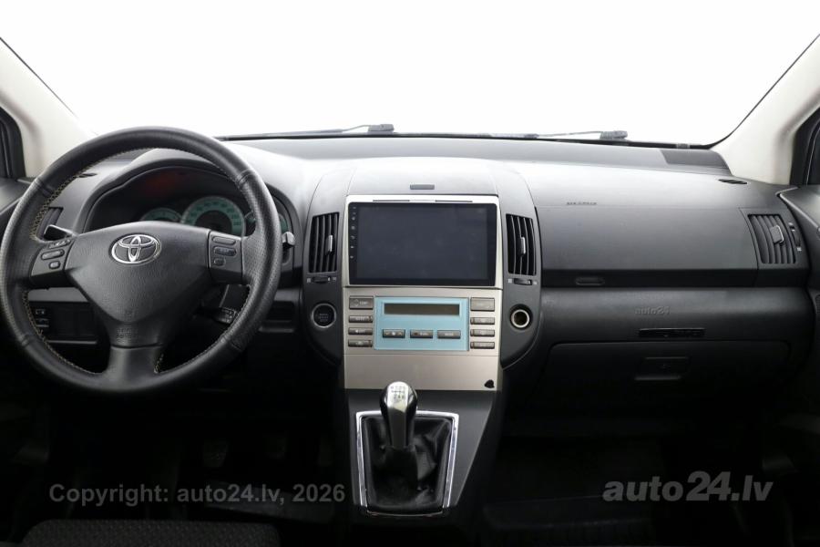 Grey Toyota Corolla Verso 2007 in Tallinn, with an engine capacity of 2.20 L and mileage of 288 thousand km for 1699 €, photo 6 on AUTOMOTO.COM.LV