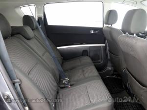 Grey Toyota Corolla Verso 2007 in Tallinn, with an engine capacity of 2.20 L and mileage of 288 thousand km for 1699 €, photo 8 on AUTOMOTO.COM.LV