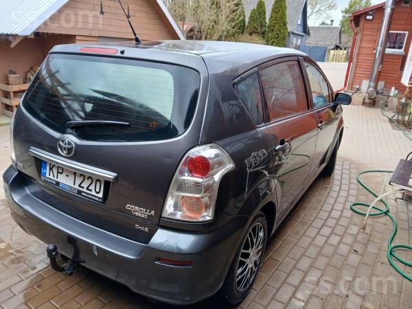 Pelēks Toyota Corolla Verso 2007 Ludza, ar dzinēja tilpumu 2.20 L un nobraukumu 345 tūkst. km par 1800 €, foto 4 vietnē AUTOMOTO.COM.LV