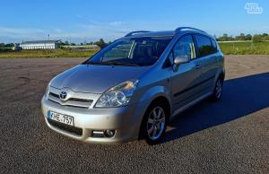 Grey Toyota Corolla Verso 2007 in Raseiniai, with an engine capacity of 2.20 L and mileage of 273 thousand km for 2250 €, photo  on AUTOMOTO.COM.LV