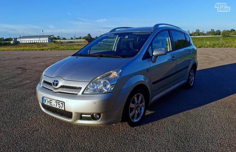 Grey Toyota Corolla Verso 2007 in Raseiniai, with an engine capacity of 2.20 L and mileage of 273 thousand km for 2250 €, photo 1 on AUTOMOTO.COM.LV