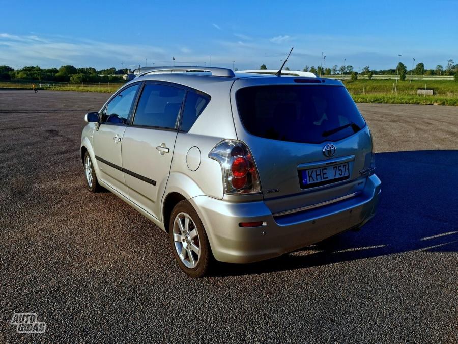 Grey Toyota Corolla Verso 2007 in Raseiniai, with an engine capacity of 2.20 L and mileage of 273 thousand km for 2250 €, photo 6 on AUTOMOTO.COM.LV