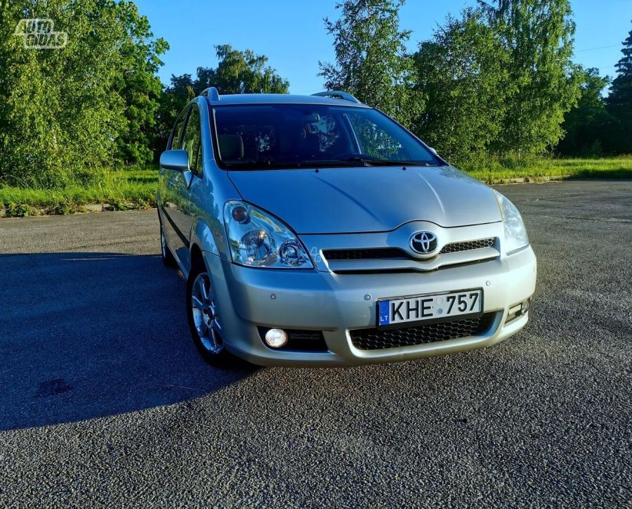 Grey Toyota Corolla Verso 2007 in Raseiniai, with an engine capacity of 2.20 L and mileage of 273 thousand km for 2250 €, photo 8 on AUTOMOTO.COM.LV