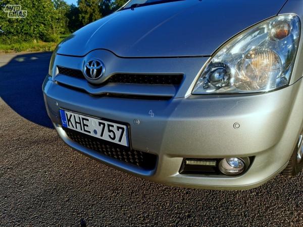 Pelēks Toyota Corolla Verso 2007 Raseiniai, ar dzinēja tilpumu 2.20 L un nobraukumu 273 tūkst. km par 2250 €, foto 9 vietnē AUTOMOTO.COM.LV